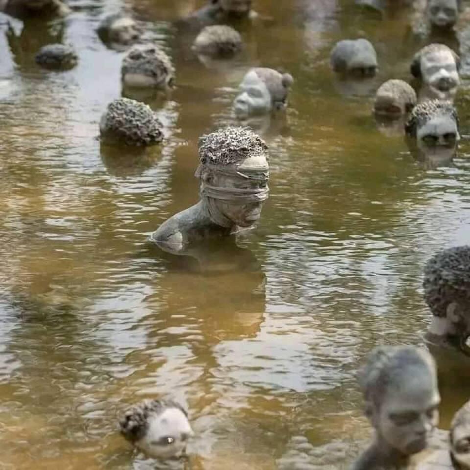 Ghanaian artist creates haunting sculptures of slaves in Accra lake ...