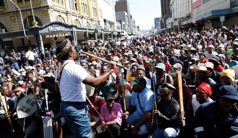 June 30 shutdown: March and March defies government calls for calm ...